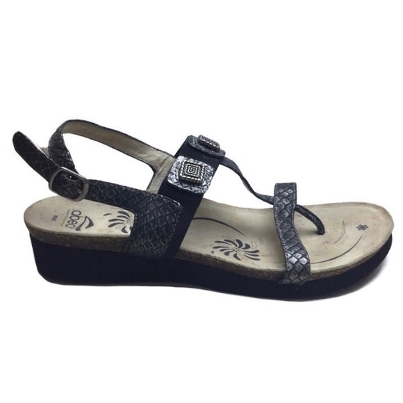 Abeo | Shoes | Abeo Snake Embossed Leather Metal Charm Tstrap Thong ...